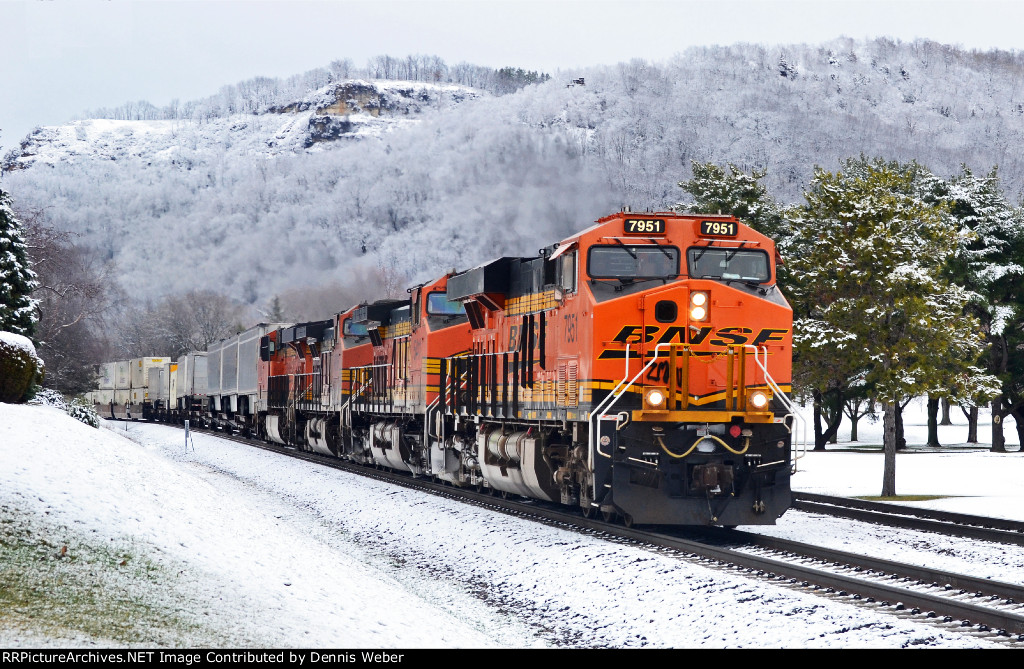 BNSF 7951